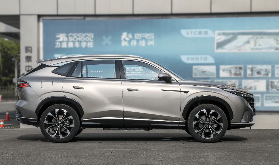 “混”得不错！第三代荣威eRX5实图曝光，誓为国产车正名_搜狐汽车_搜狐网