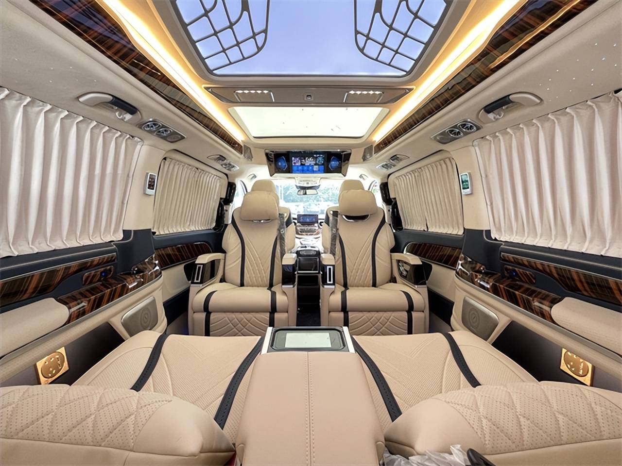 奔驰定制高顶V260L七座MPV,满足您的多样化出行要求_搜狐汽车_搜狐网