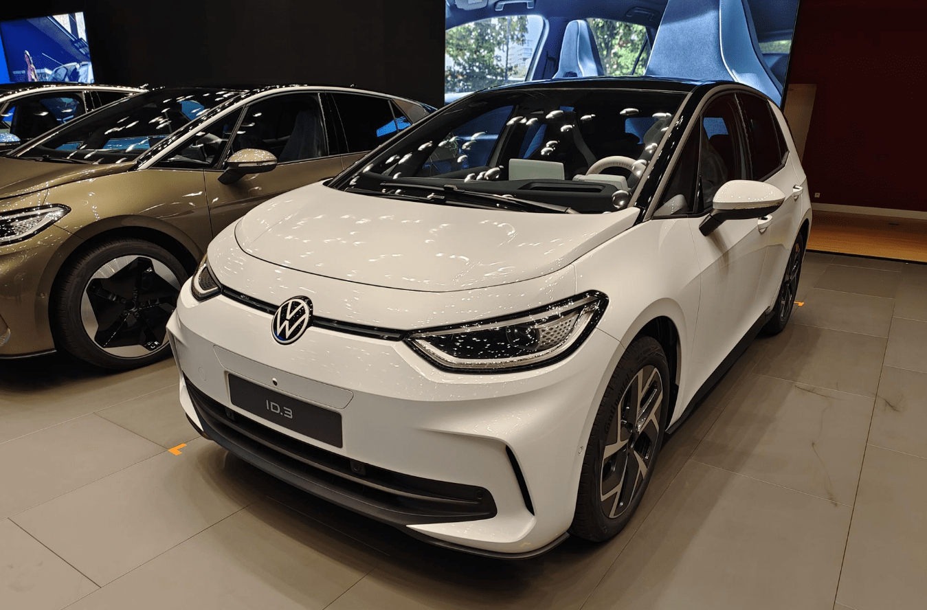 新款大众ID.3实车现身，尺寸升级、续航546km，“再战”海豚？_搜狐汽车_搜狐网