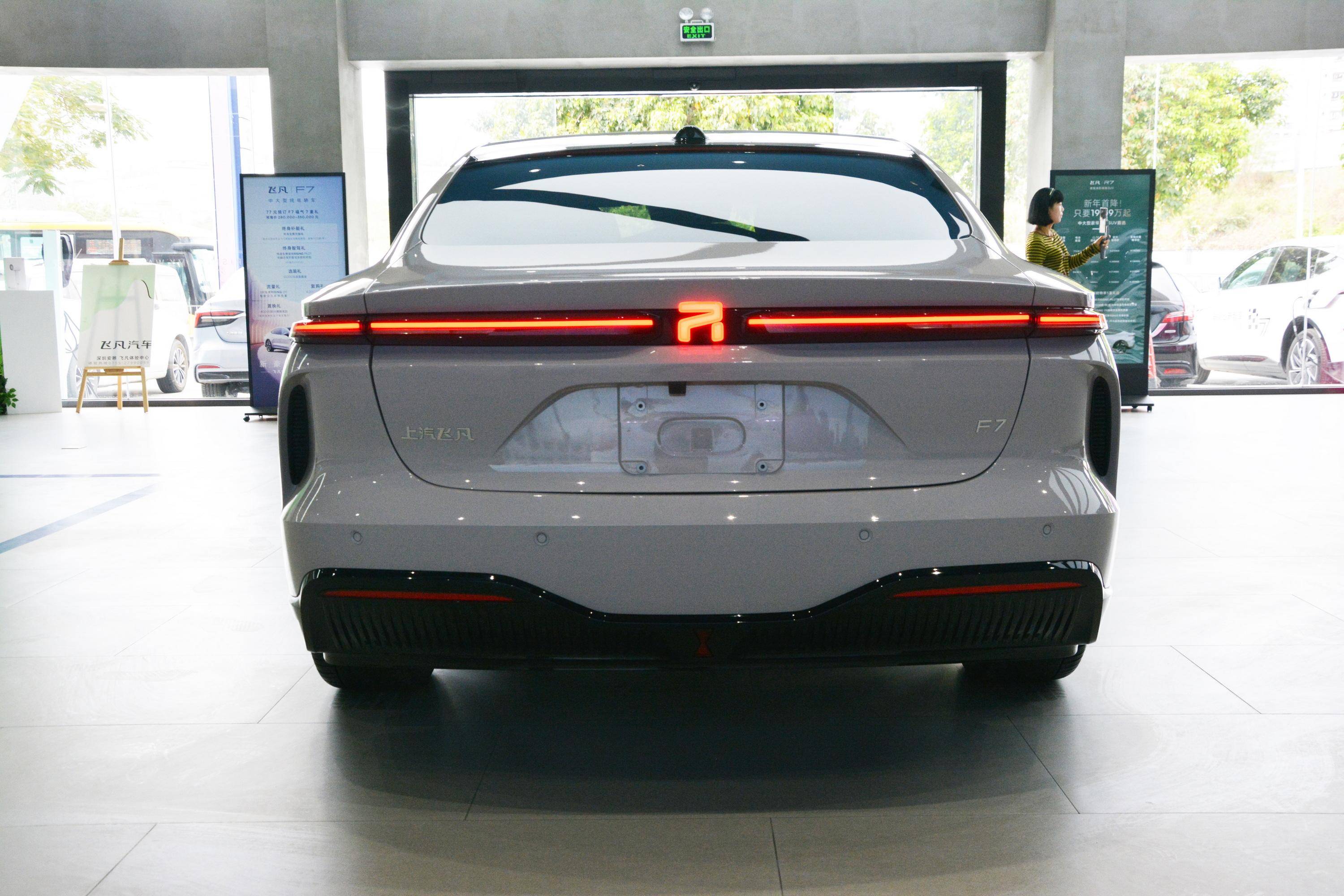 蔚来ET7同级 预售28万起 飞凡F7到店实拍_搜狐汽车_搜狐网
