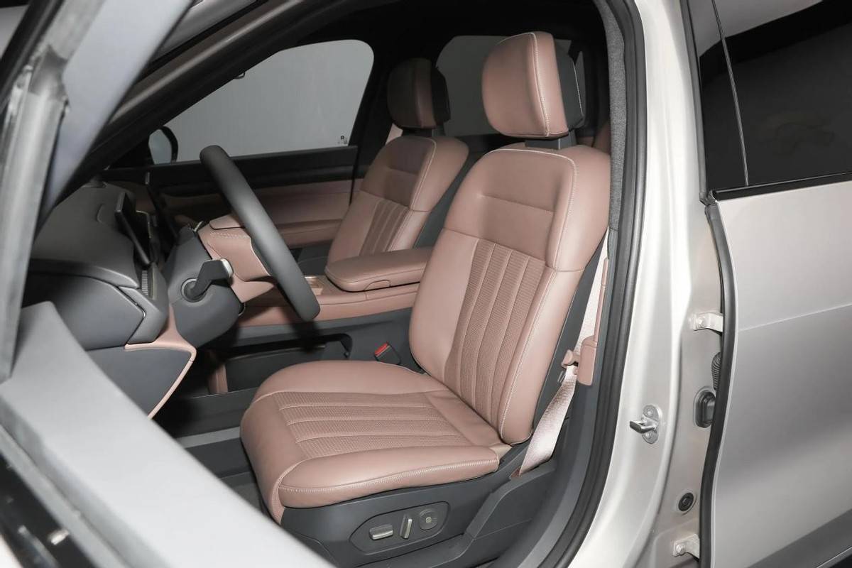 60万级豪华SUV之争！蔚来ES8行政版和宝马X5 30Li尊享型，该选谁？_搜狐汽车_搜狐网