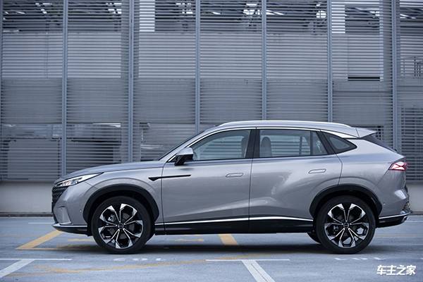 车市疯狂内卷！全新第三代荣威RX5/ 哈弗H6/ 长安CS75 PLUS怎么选？_搜狐汽车_搜狐网