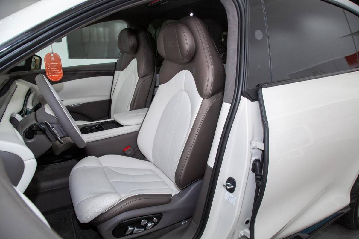 40万纯电SUV又迎“卷王”，4.5秒破百且续航625km的智己LS7怎么样_搜狐汽车_搜狐网