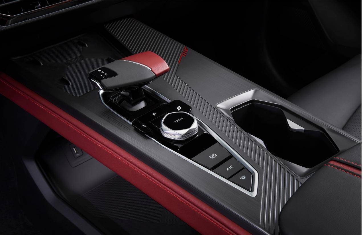 全新跃动红配色，欧尚Z6 2.0T内饰曝光，4月3日价格发布_搜狐汽车_搜狐网