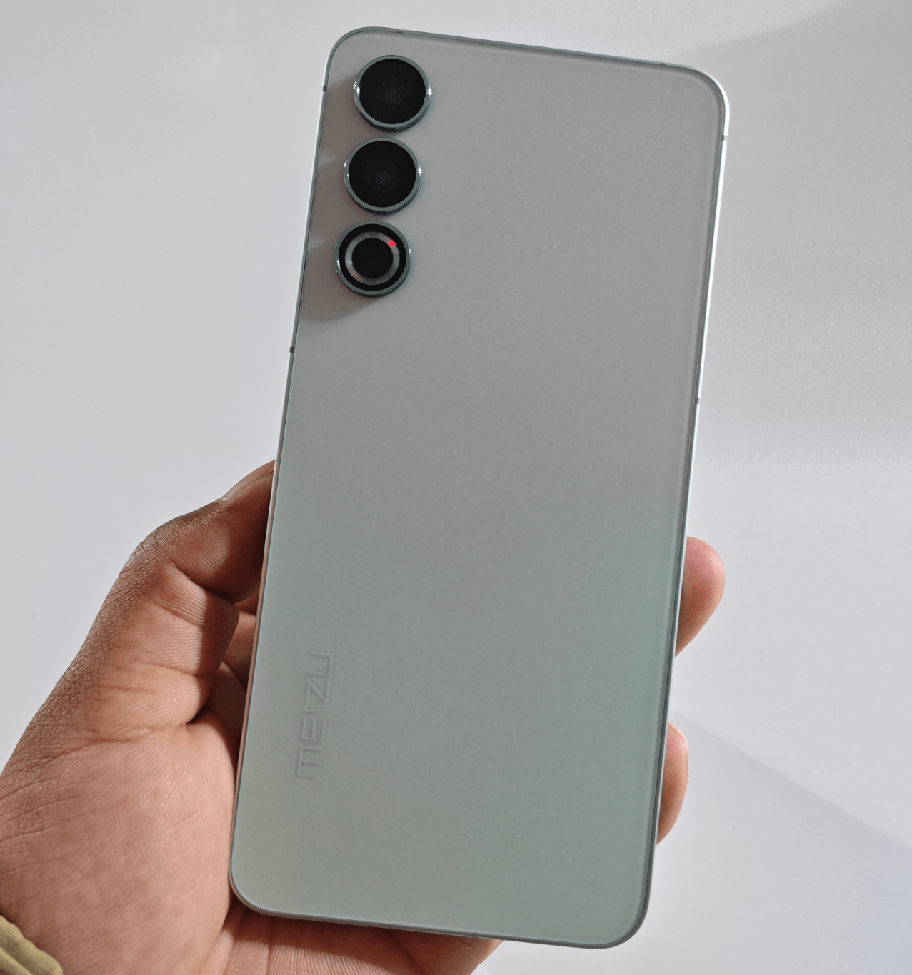 魅族20一个优势被低估：续航很顶！屏幕和Flyme 10系统立功了_价位_配置_素质