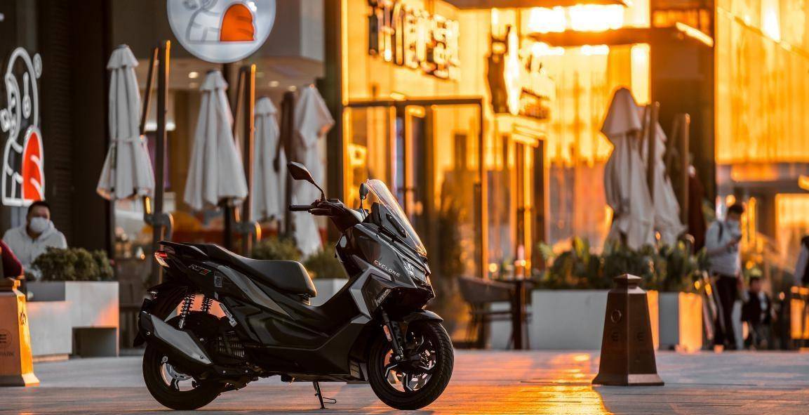 赛科龙RT1：科技感十足的高阶水冷+TCS配高清摄像头，售价15580起_搜狐汽车_搜狐网