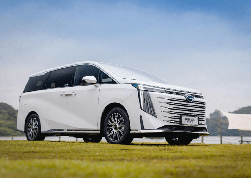 广汽传祺M8推出全新车型：配2.0T插混动力，综合续航能超1000公里_搜狐汽车_搜狐网