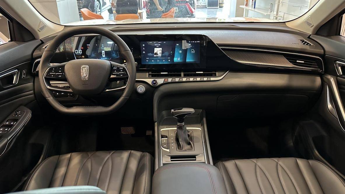 探店奔腾T55，8万级别紧凑SUV卷成这样了？_搜狐汽车_搜狐网