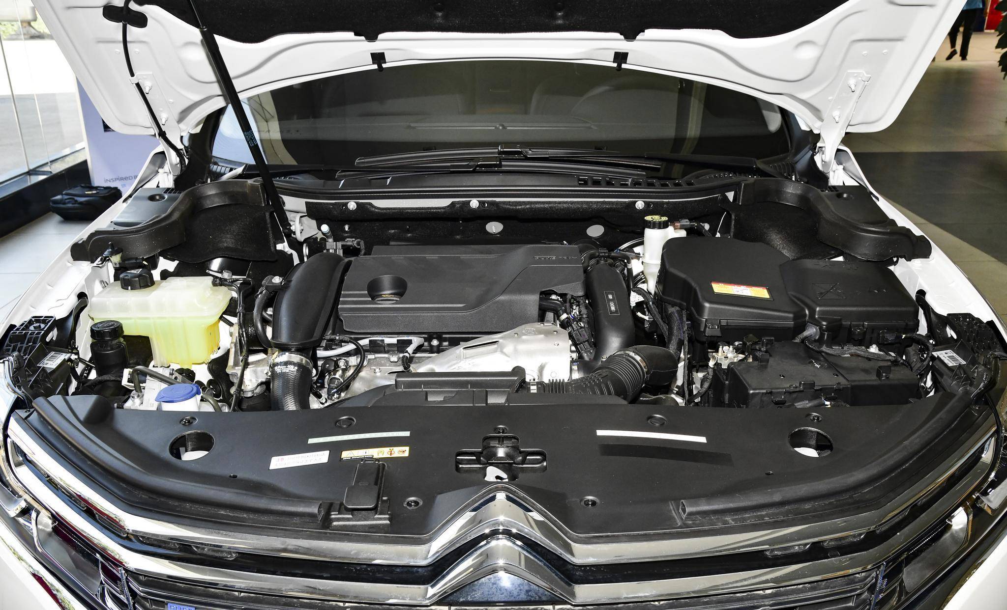 指导价23.68万配1.8T+8AT动力，雪铁龙C6纪念版车型缺点很明显_搜狐汽车_搜狐网