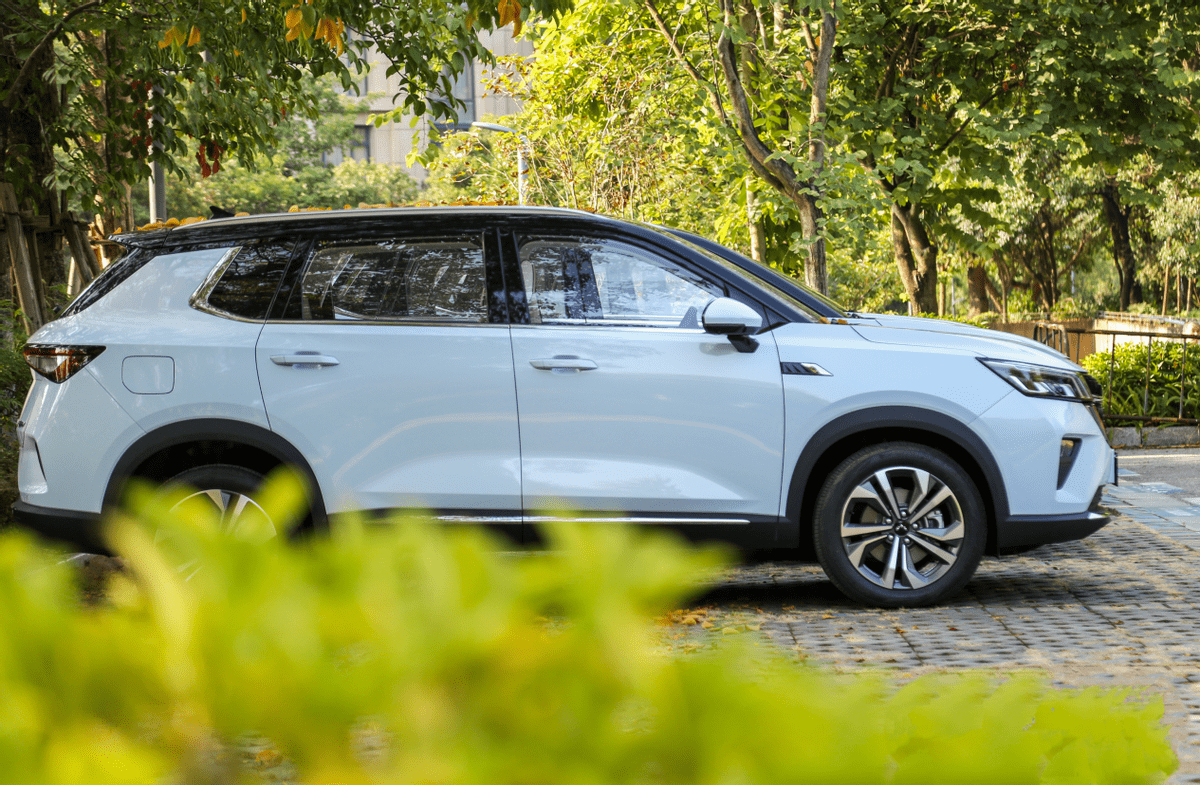 这SUV一公里最低3毛多，轴距2750mm，颜值能打，才10万左右_搜狐汽车_搜狐网