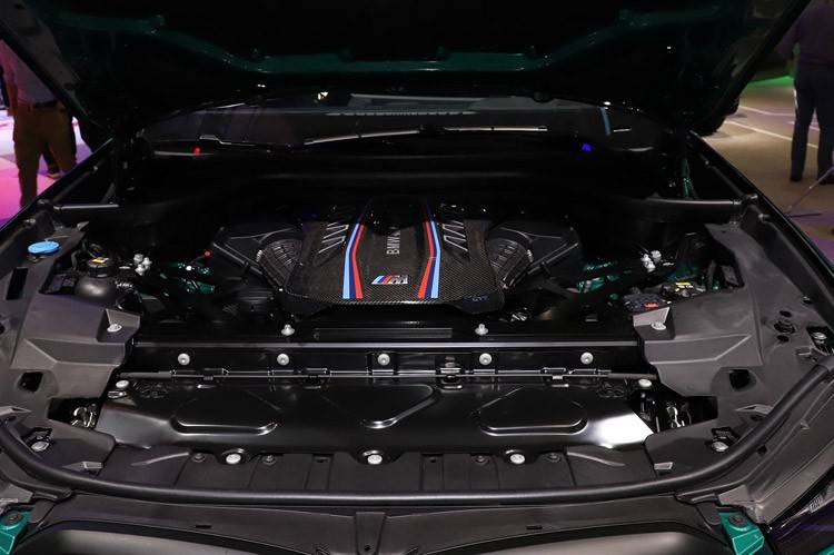 搭载4.4T V8双涡轮+48V轻混系统 新款宝马X5 M亮相上海车展_搜狐汽车_搜狐网