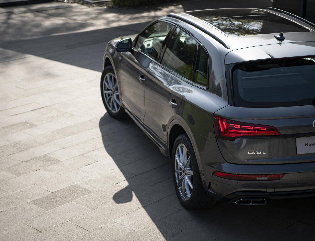 空间大，实力硬，奥迪Q5L剑指宝马X3_搜狐汽车_搜狐网