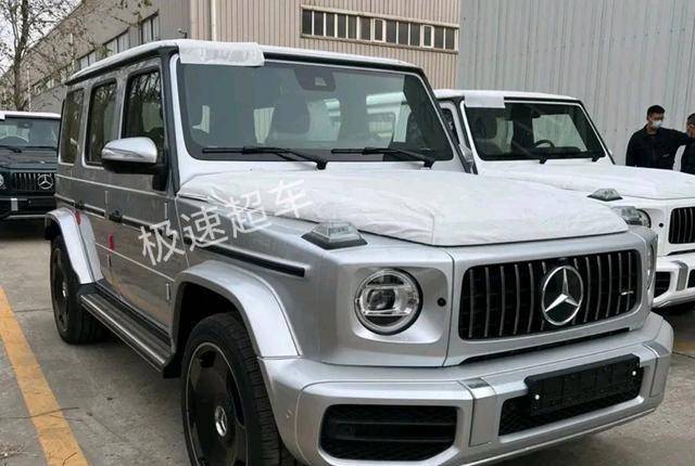 港口实拍全新奔驰G63，银色漆面质感满满，诠释豪华硬派SUV新风潮_搜狐汽车_搜狐网