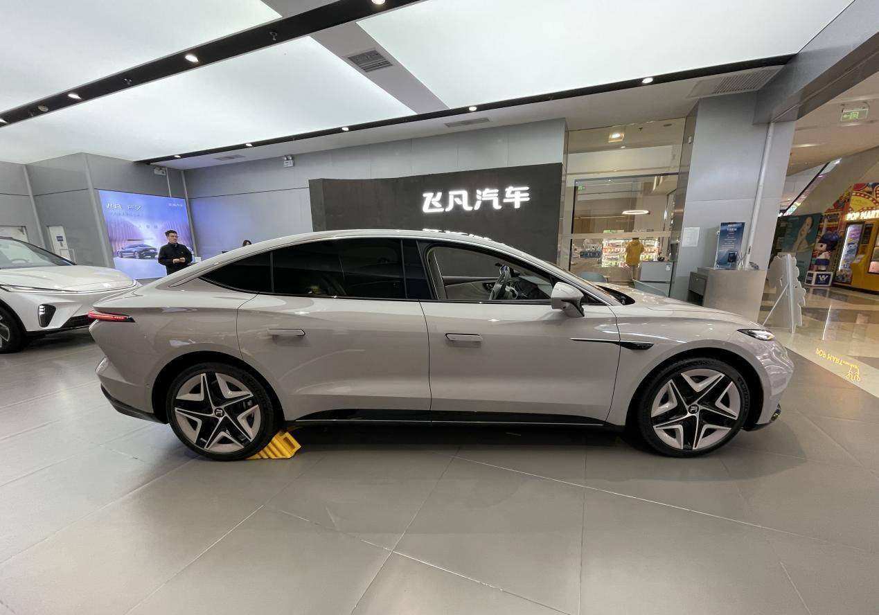 探店飞凡F7：对标ET7但22.99万起，卖得很火，到店试驾排队一下午_搜狐汽车_搜狐网