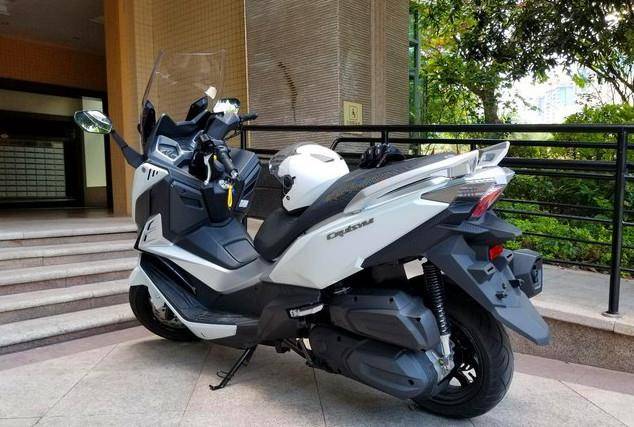 雅马哈X-MAX太贵就看它，300cc运动大绵羊，3.9万_搜狐汽车_搜狐网