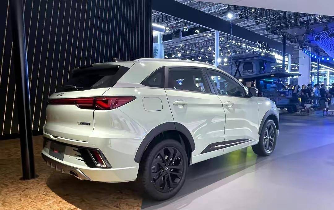 江淮QX PHEV实车曝光，定位紧凑型SUV，配插电式混动系统_搜狐汽车_搜狐网