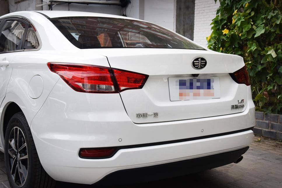 奔腾B50终于爆发了！油耗6.1L＋6AT，长近4米7，12.68万_搜狐汽车_搜狐网