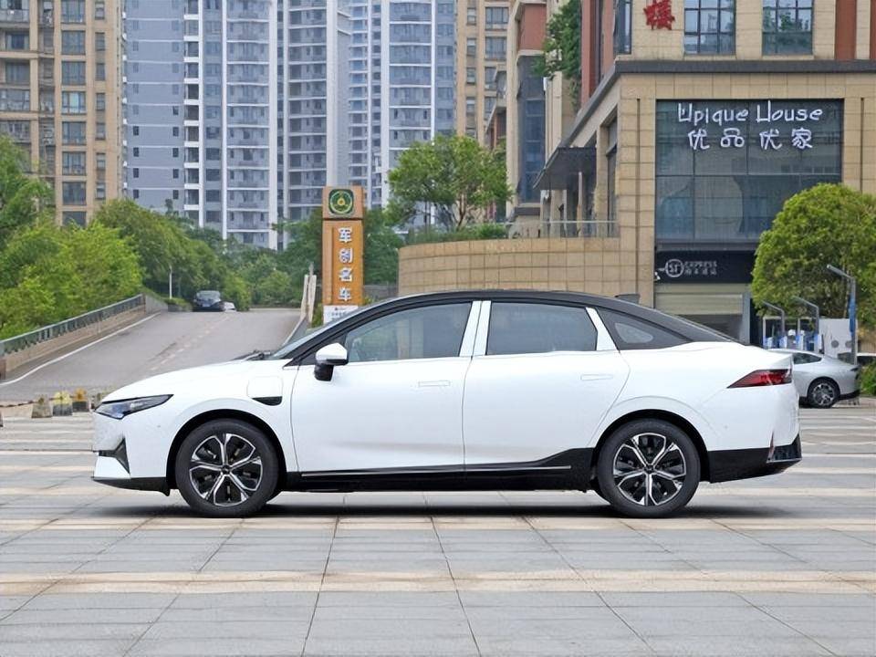 高颜值大空间，深蓝SL03和小鹏P5到底谁更值得选？_搜狐汽车_搜狐网