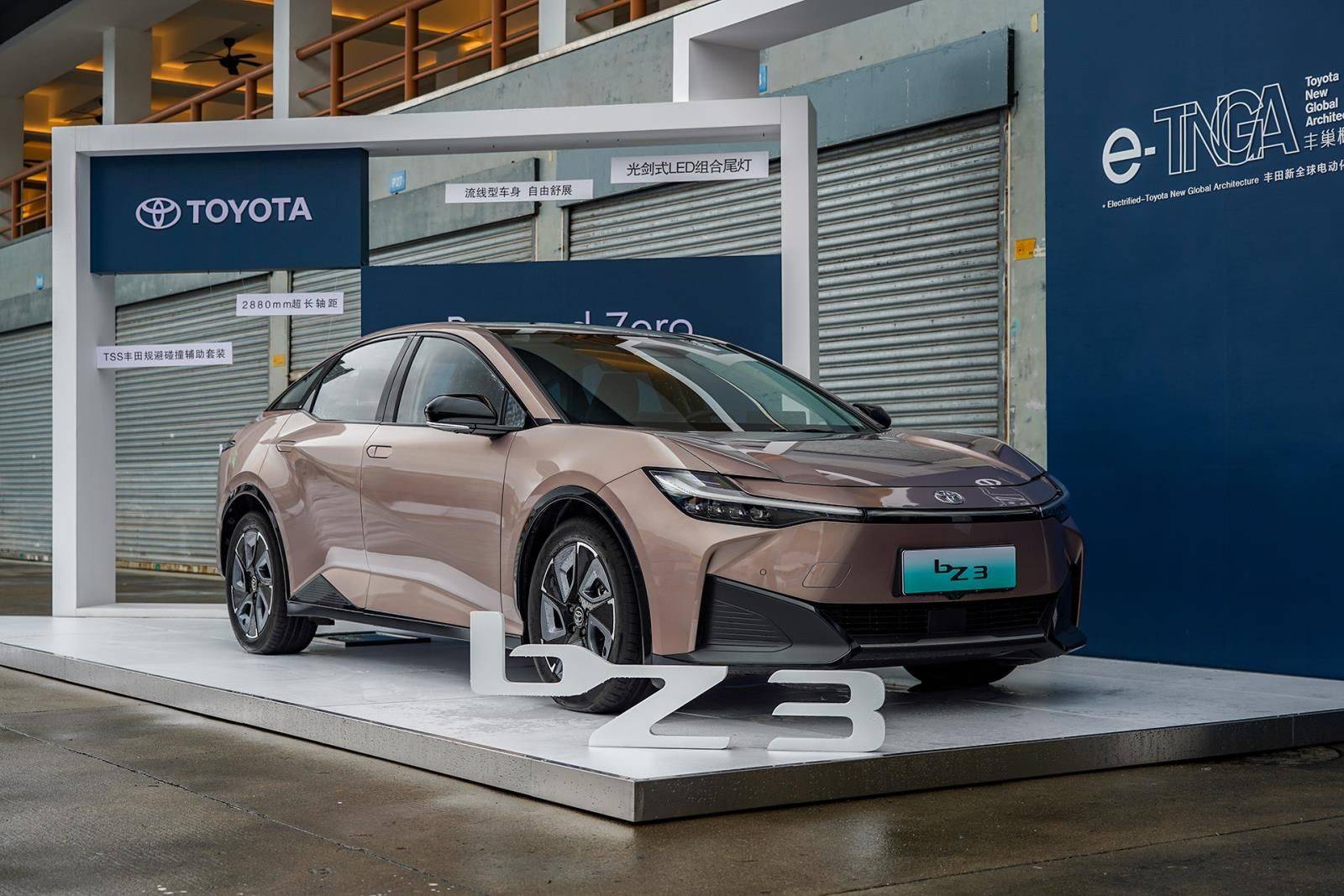 丰田首款纯电轿车，依旧是B级车的标杆！试驾一汽丰田bZ3_搜狐汽车_搜狐网