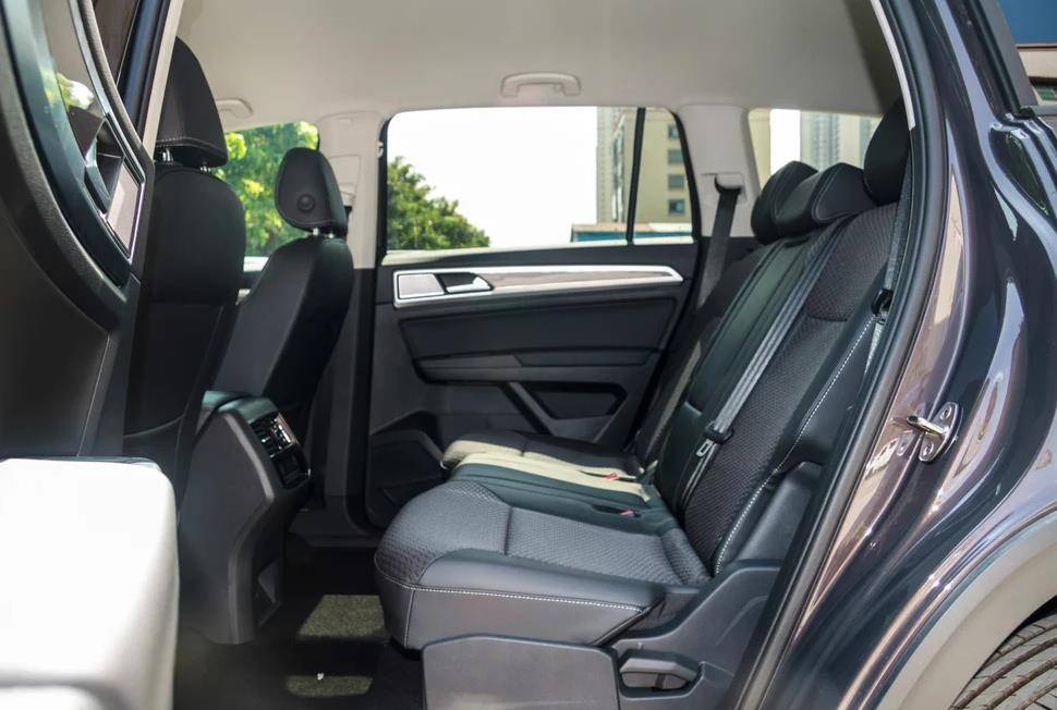 别总盯着汉兰达，德系大7座豪华SUV，2.5T＋7DCT，车长超过5米_搜狐汽车_搜狐网