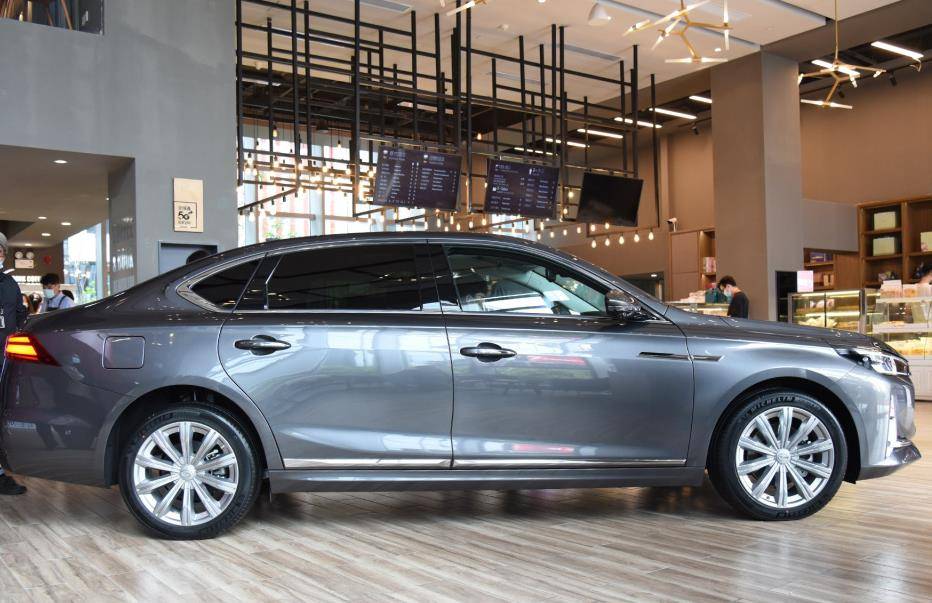 传祺GA8迎来改款，比本田雅阁更帅气，2.0T爆252马力，车长超5米_搜狐汽车_搜狐网