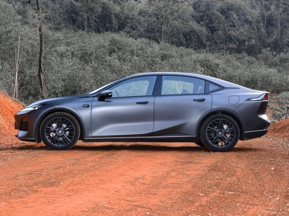 深蓝SL03对比特斯拉Model 3，谁更有性价比_搜狐汽车_搜狐网