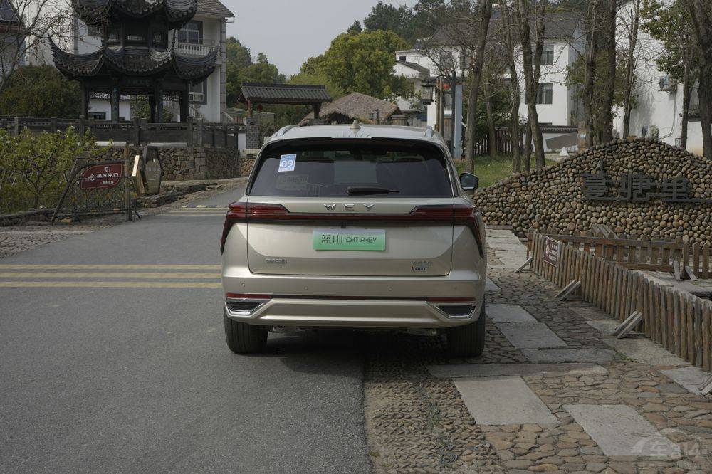 30万左右打算买混动SUV，考虑理想L8还是魏牌蓝山DHT-PHEV？_搜狐汽车_搜狐网