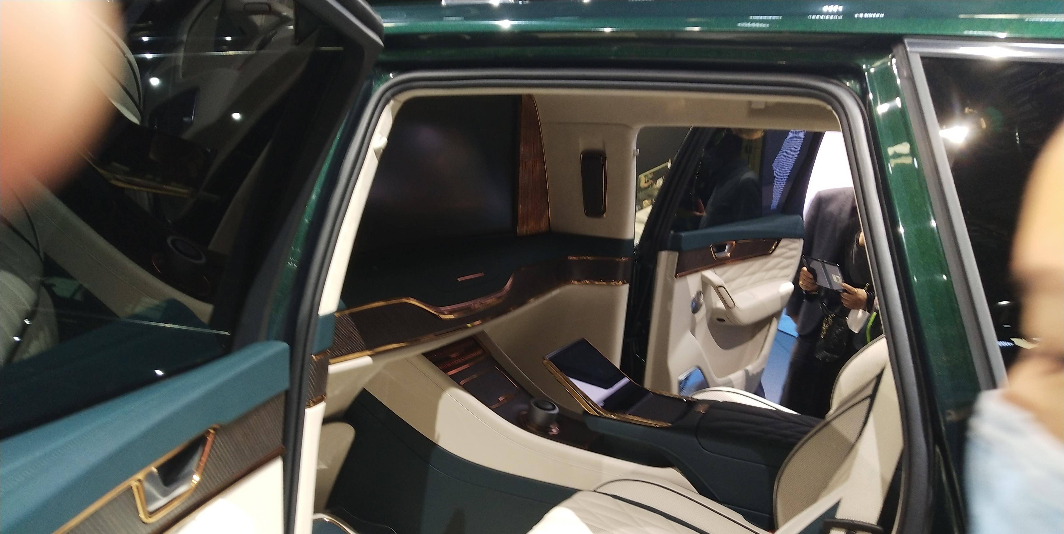 红旗HS7＋北京车展亮相，加长500mm，后排空间非常私人_搜狐汽车_搜狐网