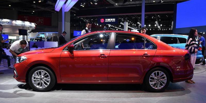 买不起缤瑞可以看它，1.5L四缸配6AT，油耗5.6L，后排能跷二郎腿_搜狐汽车_搜狐网