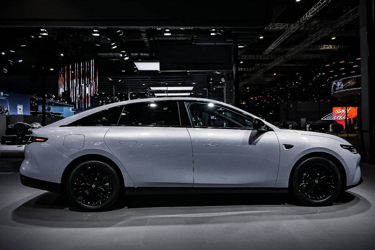 零跑C01和秦PLUS EV怎么选？一文看懂谁是真无敌_搜狐汽车_搜狐网