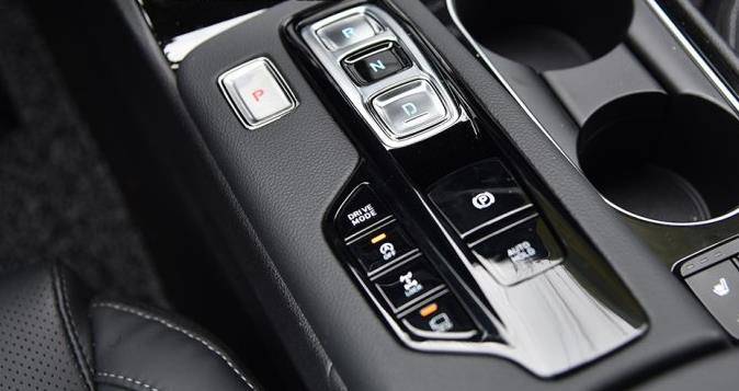 关上门只剩安静，比汉兰达便宜6w，配240马力带8AT，却无人识货_搜狐汽车_搜狐网