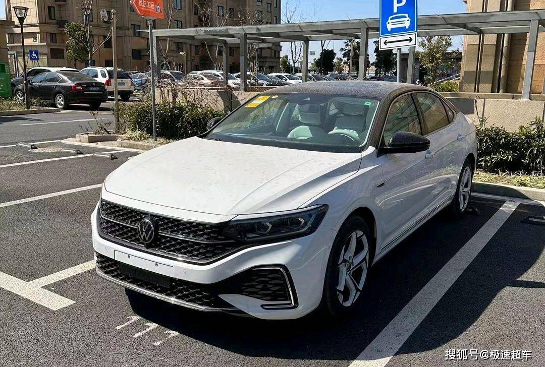 大众帕萨特“新造型”曝光，白色漆面+白色内饰，清新又时尚_搜狐汽车_搜狐网