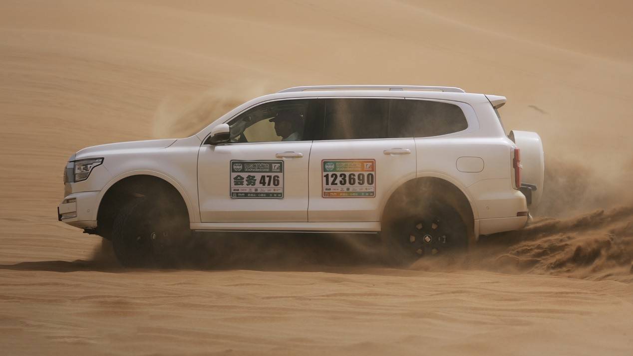 越野新能源新贵对决 坦克500 Hi4-T、仰望U8谁更谁一筹？_搜狐汽车_搜狐网