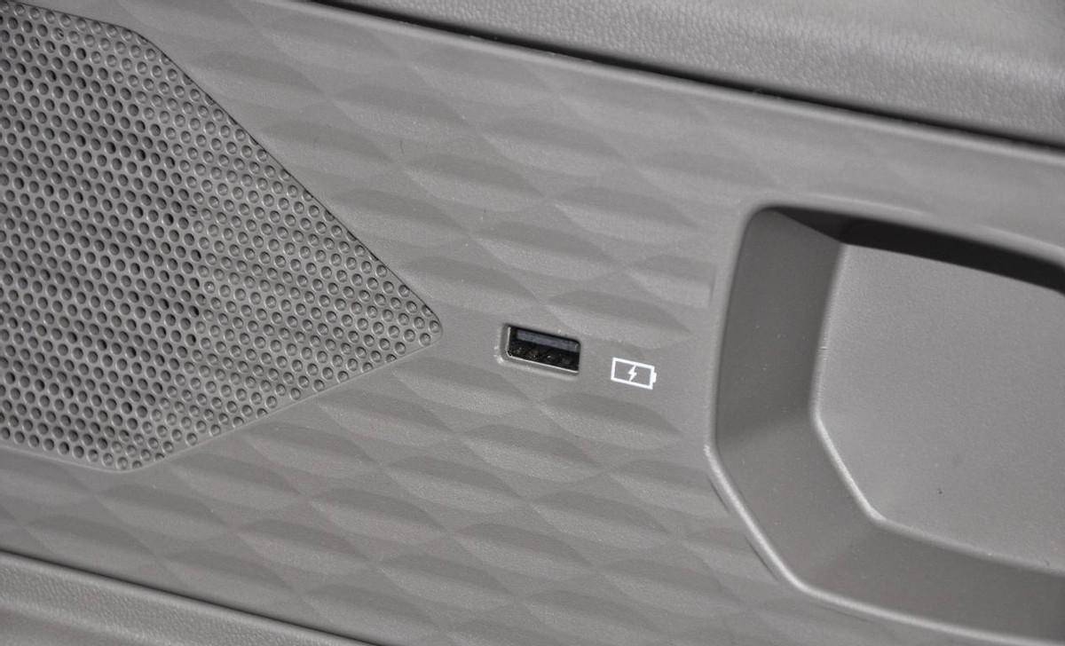 17.58万起，标配2.0T+9AT，定位中大型SUV，体验荣威RX9_搜狐汽车_搜狐网