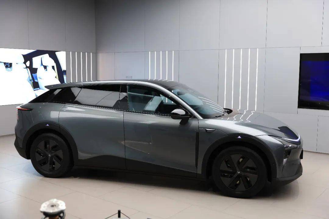 软硬件强强联合，智能化汽车的期待，体验集度ROBO-01_搜狐汽车_搜狐网