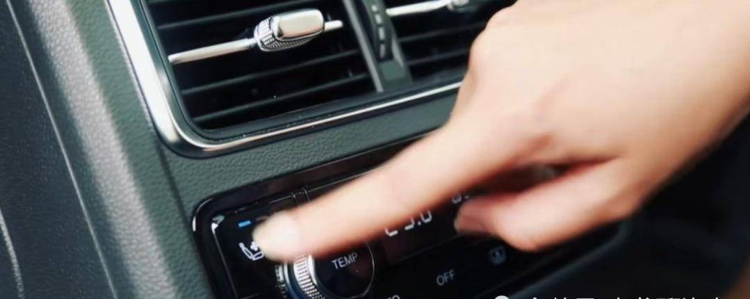 手握55万没要凯迪拉克XT6提了红旗HS7，开一万公里后，车主有话说_搜狐汽车_搜狐网