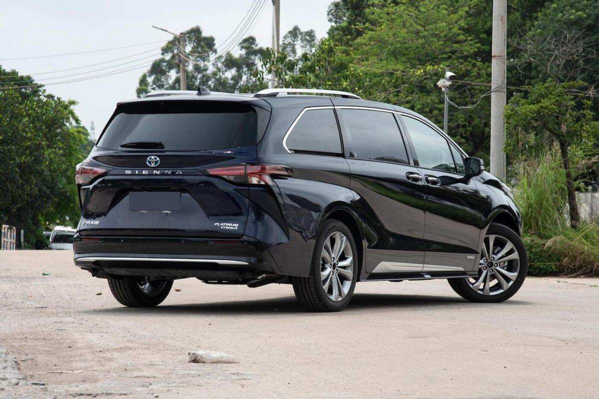 实拍赛那，配2.5L混动+7座布局，省油又舒适，选它还是别克GL8？_搜狐汽车_搜狐网