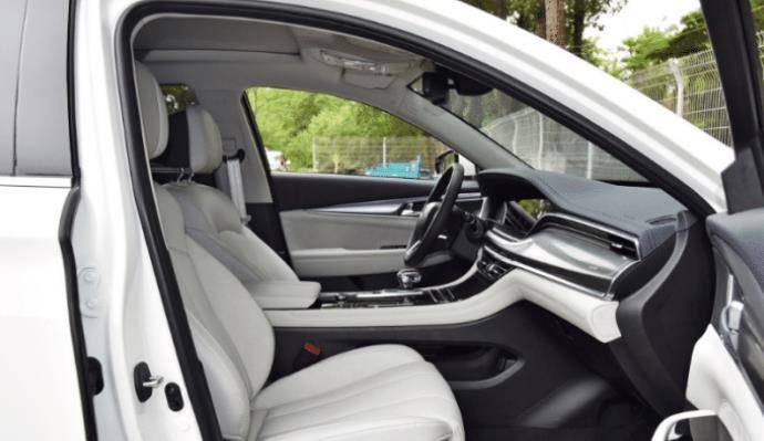 红旗H9有对手了，又一5米豪华车来袭！252马力＋爱信波箱，不足13万_搜狐汽车_搜狐网