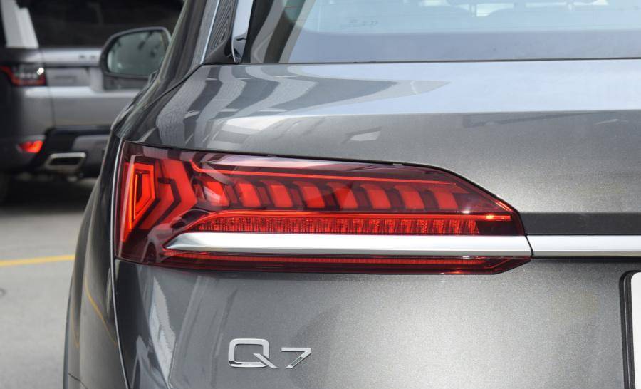 奥迪Q7：曾加价20万，现一口气降8.23万，值得买么？_搜狐汽车_搜狐网