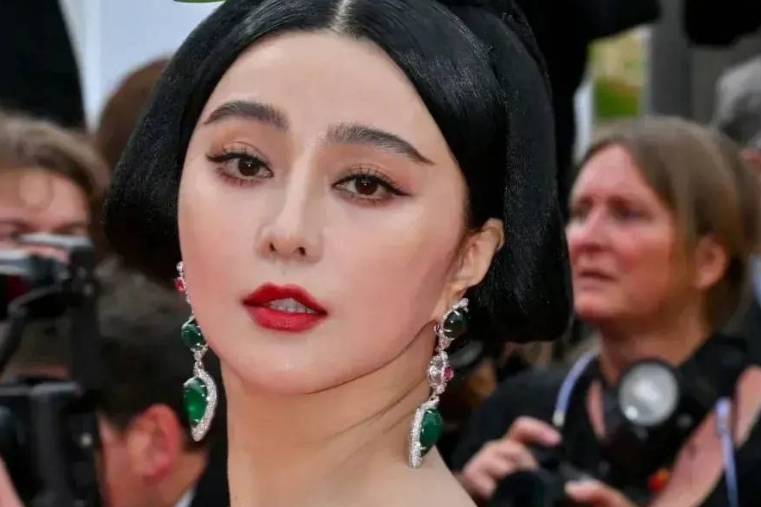 范冰冰戛纳未修图曝光好显老，眼神缺少霸气不再是“范爷”_中国_风光_明星