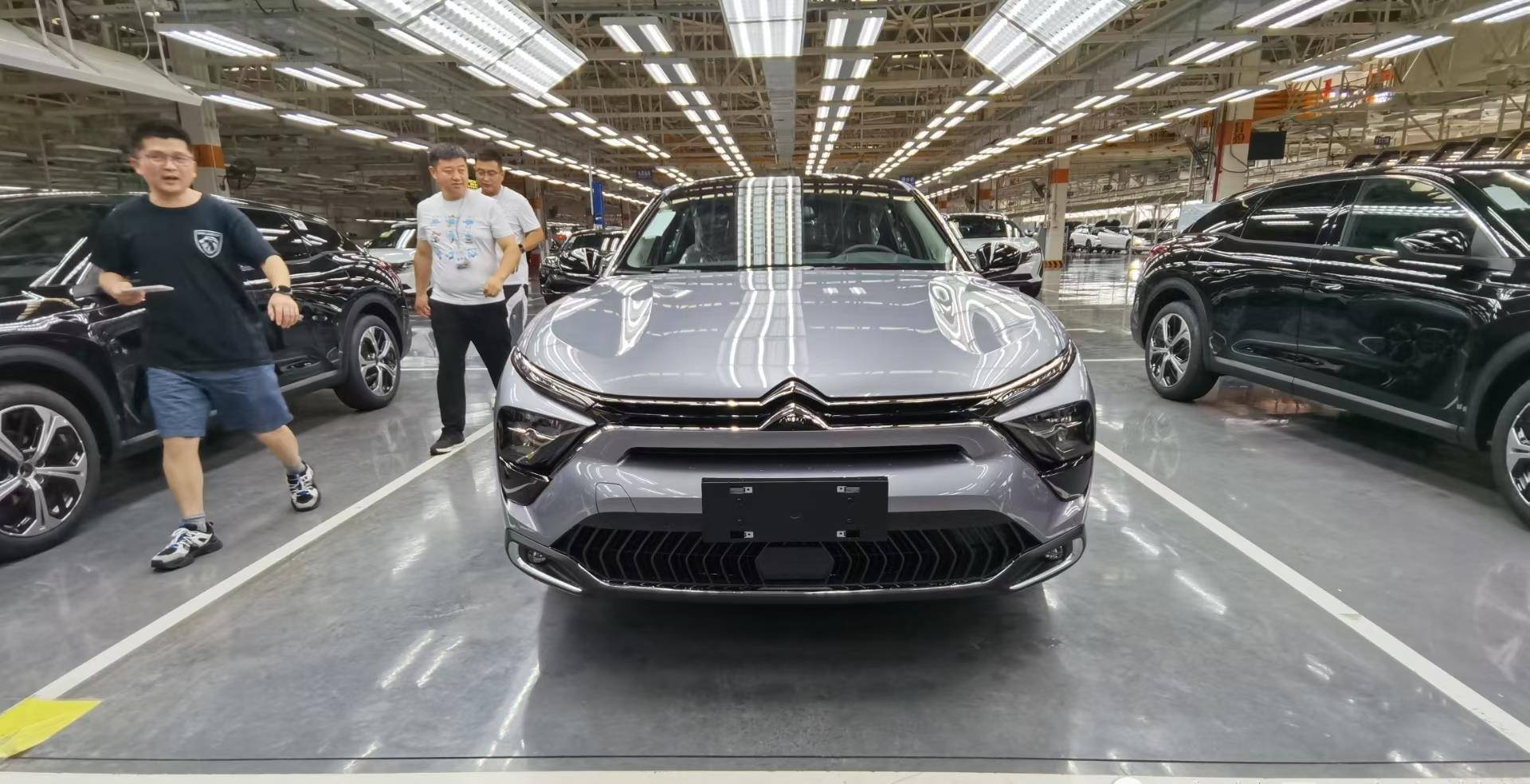 有诚意了？雪铁龙“凡尔赛C5X”现身，配置升级，宝马技术加持！_搜狐汽车_搜狐网