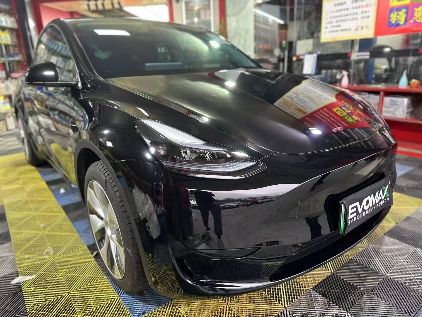 黑色特斯拉model Y-EVOMAX易膜日本TPU车衣,出众且独一无二_搜狐汽车_搜狐网