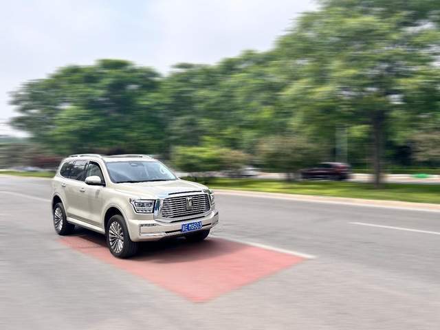 试驾坦克500︱硬汉的“大玩具”：野性与浪漫自由切换_搜狐汽车_搜狐网