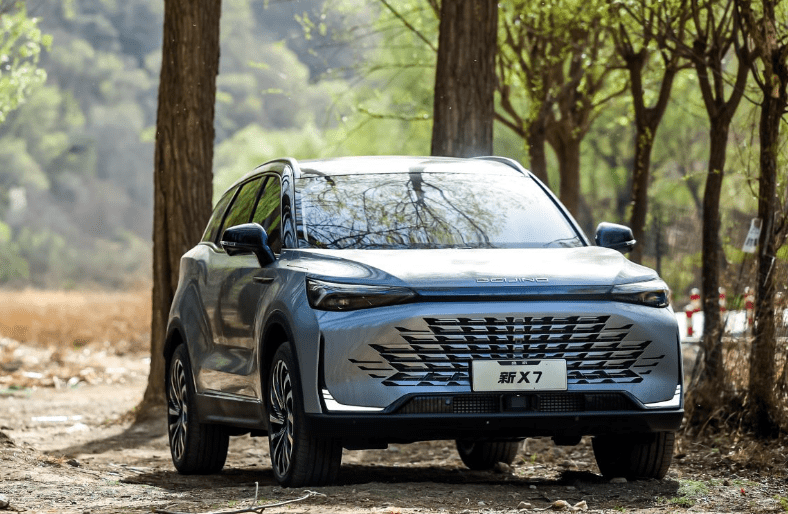 配置丰富，颜值高，同级别少有对手？试驾北京X7！_搜狐汽车_搜狐网