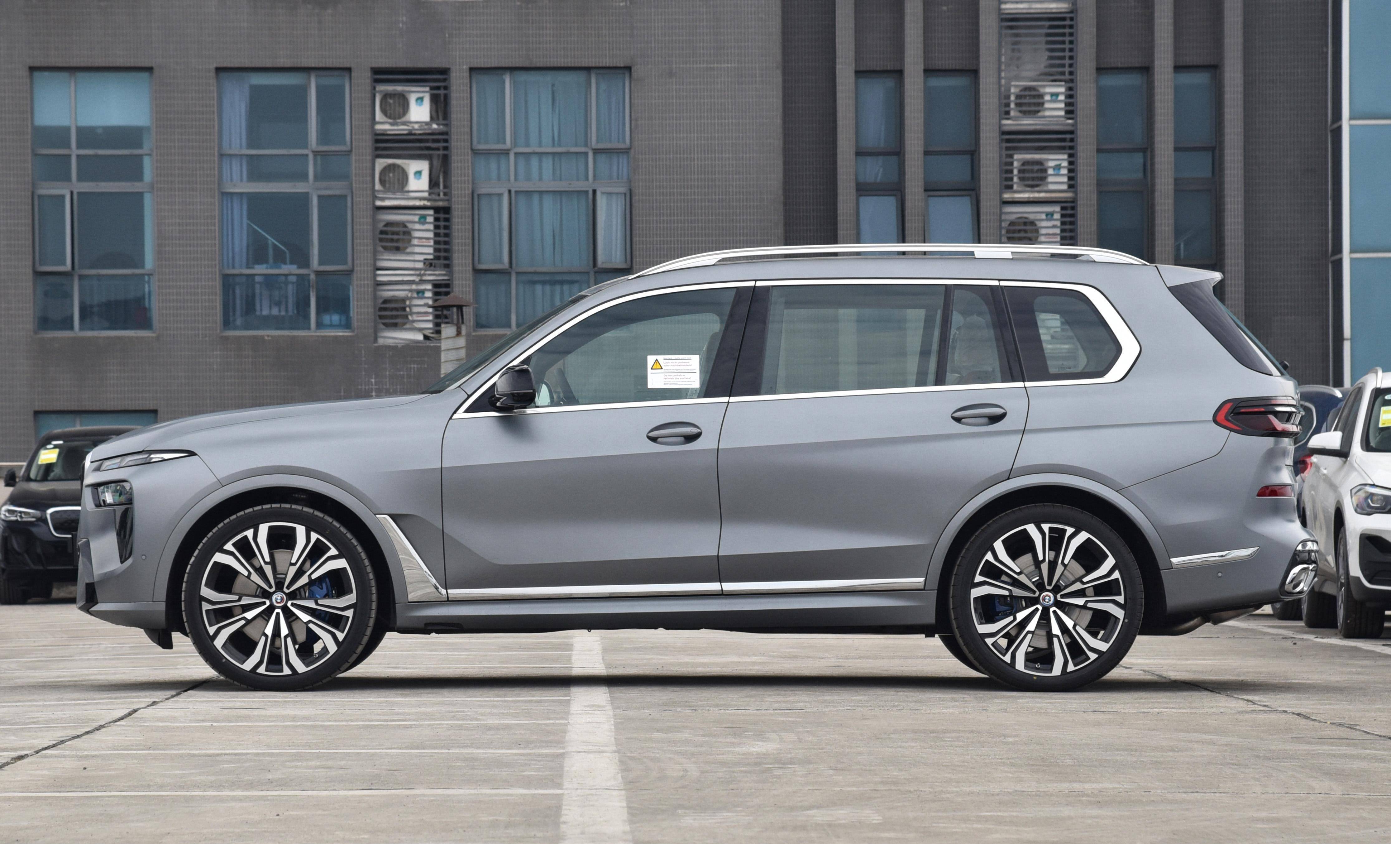 宝马真正的“高手锏”，顶配4.4T V8动力，豪华又霸气，解读宝马X7_搜狐汽车_搜狐网