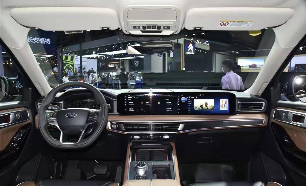 真正厚道的SUV，车长超5米，配2.3T+10AT，67座都有，探险者_搜狐汽车_搜狐网