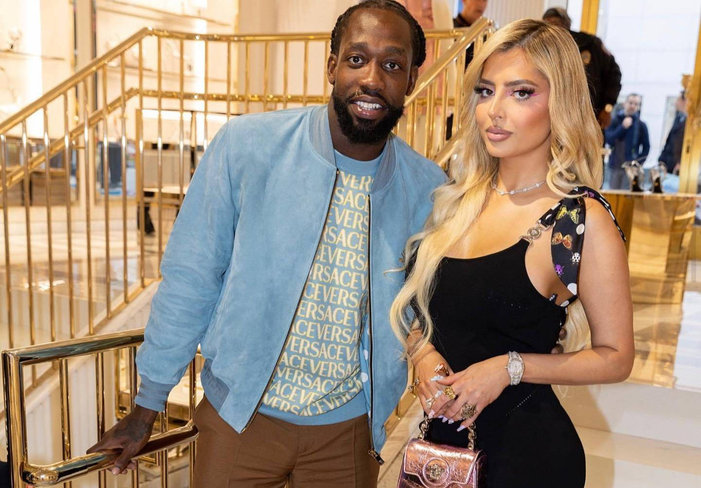 组图:贝弗利美艳女友晒合照 穿紧身裙尽显傲人身材-搜狐大视野-搜狐新闻