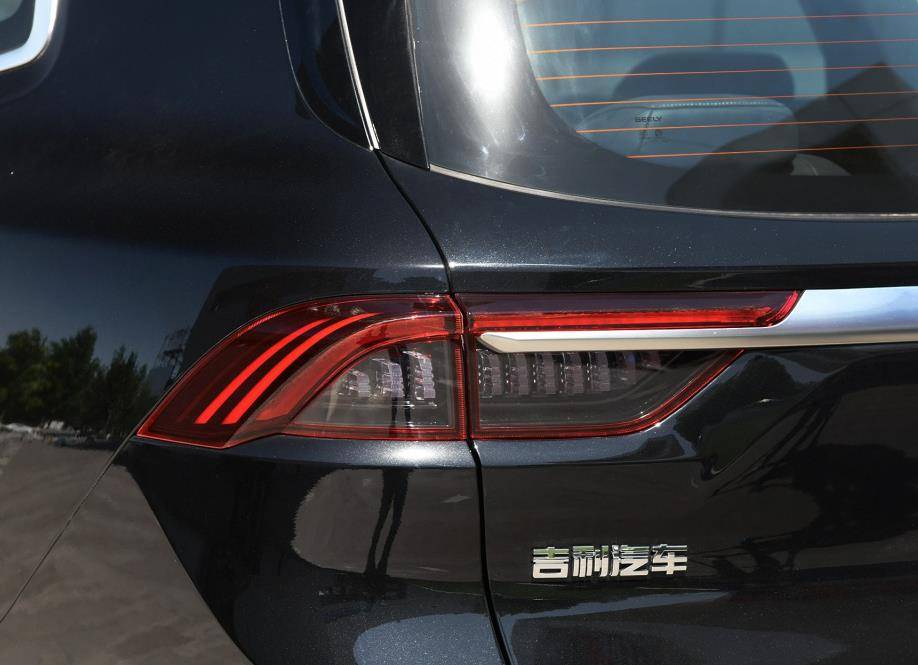 李书福又放出黑马！还是豪华大七座，丐版配1.8T＋6AT，轴距超2米8_搜狐汽车_搜狐网