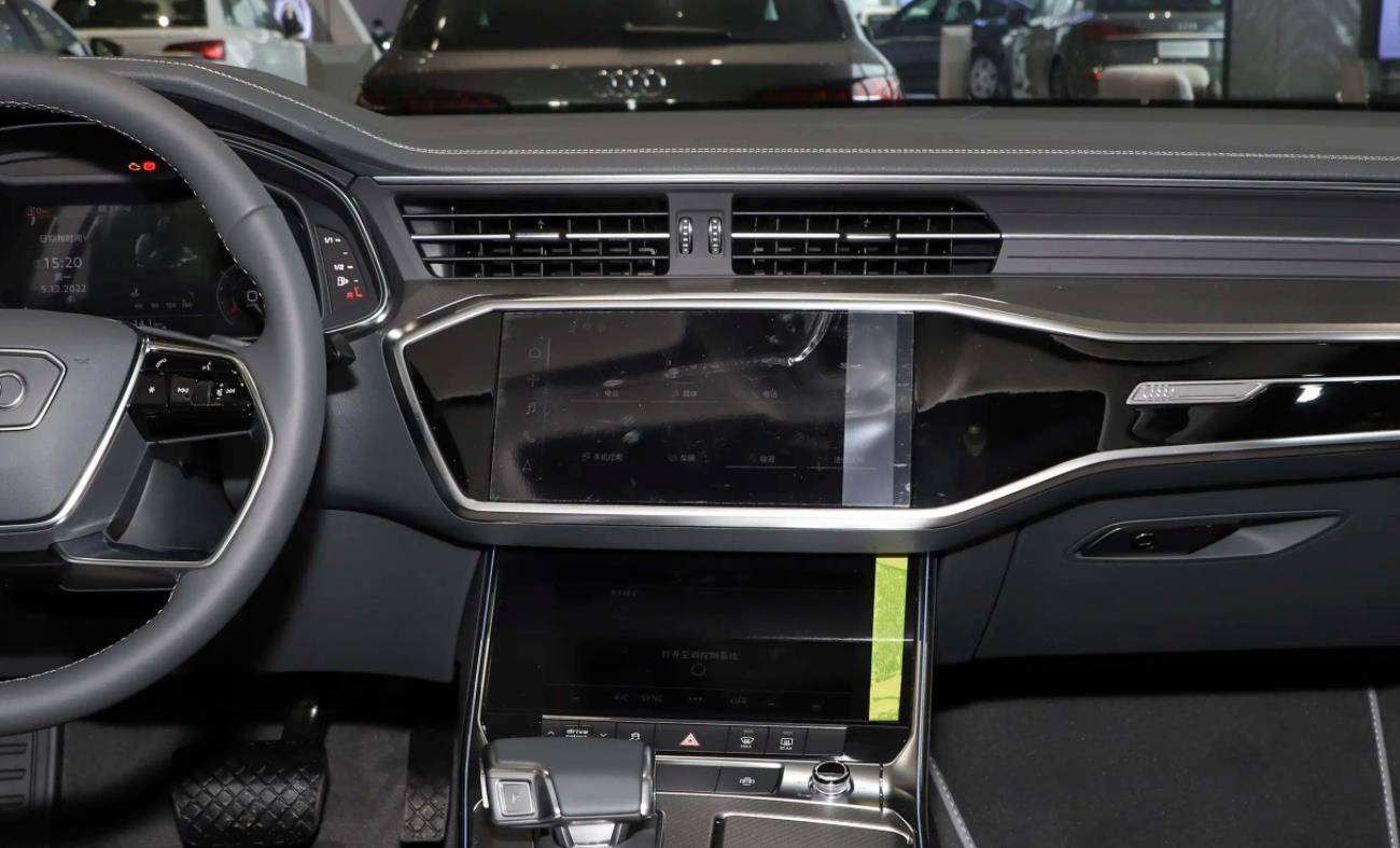 奥迪终于良心了？起售价比A6L还便宜，入门245马力，实拍奥迪A7L_搜狐汽车_搜狐网