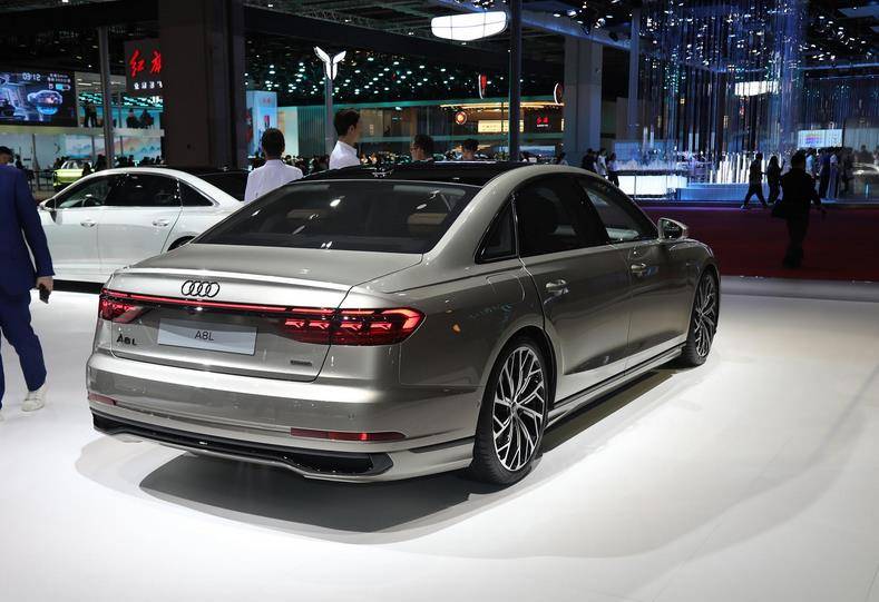 旗舰终究是旗舰，可不只是“大号A6L”，试2023款奥迪A8L_搜狐汽车_搜狐网